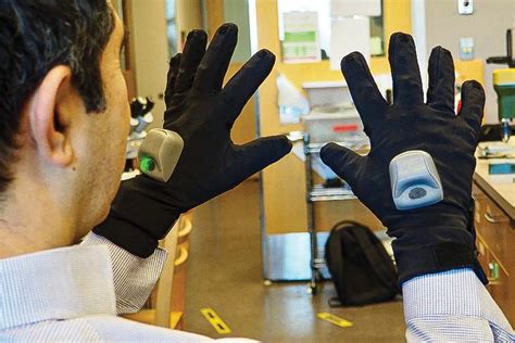 Smart Glove Innovated RobinAge