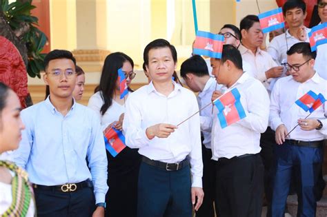 នាក់ដឹកនាំ និងមន្ត្រីរាជការនៃក្រសួងយុត្តិធម៌ ចូលរួមអបអរសាទរយ៉ាងក្លៀងក្លា និងទូងស្គរជ័យ