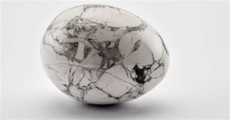 Howlite Meaning Healing Properties Benefits And Uses