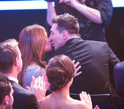 Lionel Messi And Antonella Roccuzzo Kiss