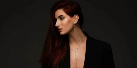 Снайперка Євгенія Емеральд показала фігуру після пологів та назвала свою вагу Жіночий Журнал