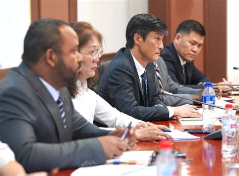 Дэлхийн банкны Монгол дахь суурин төлөөлөгч Таехюн Лигтэй уулзаж хамтран ажиллах тухай санал