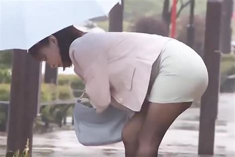 あやみ旬果 タイトなミニスカがエロい黒パンスト美脚の美人ol！バス内で輪姦レイプ 無料av動画