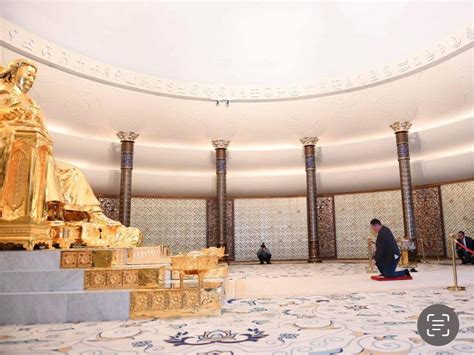 Амьдрал Хакухо М Даваажаргал Чингис хааны алтан хөшөөнд хүндэтгэл