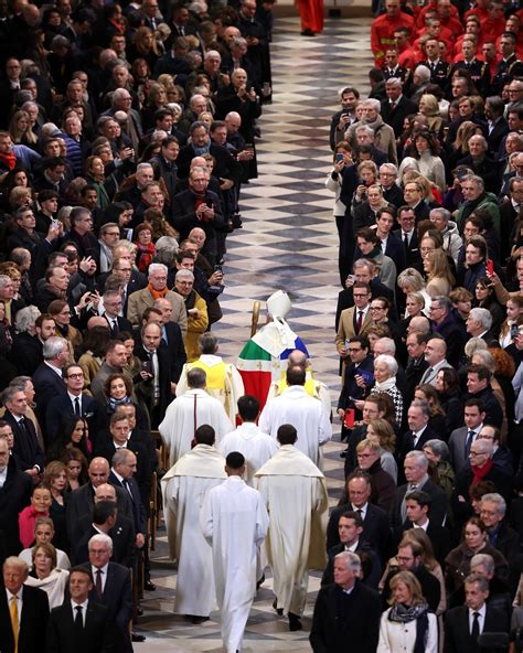 Eyesmagazine 아이즈매거진 프랑스 파리의 상징이자 가톨릭 건축의 걸작으로 평가받는 노트르담 대성당이 재개관식을 갖고 860여년 역사의 새 장을 열었습니다👏🏻