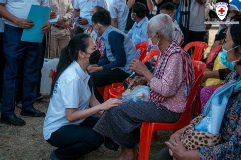 លោកស្រីបណ្ឌិត ពេជ ចន្ទមុន្នី៖ សម្តេចតេជោ និង សម្តេចកិត្តិព្រឹទ្ធបណ្ឌិត