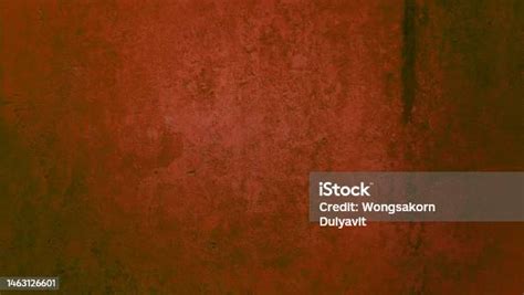 스테인드 레드 시멘트 질감 그런지 콘크리트 벽에 녹슨 거친 질감은 디자인을 위한 빈 공간이 있는 배경으로 사용합니다 오래 된