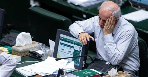 تزايد القلق بشأن مستقبل نظام الحكم في إيران مع هيمنة المتطرفين على