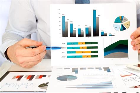Premium Photo Closeup Of Businessman Analyzing Graph