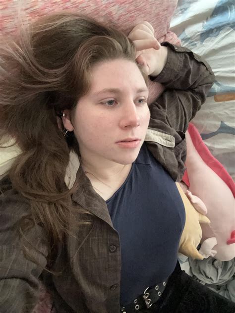 18 Idk How I Feel About This Pic But I Like My Face Rselfies