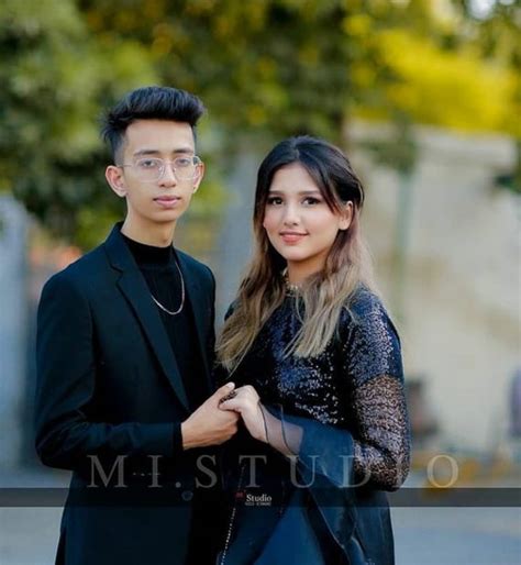 Viral Couple Asad And Nimrah Latest Pictures Reviewit Pk