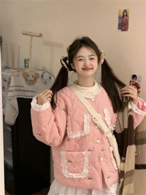 여성 노카라 레이스 프릴 퀼팅 누빔 플라워 단추 러블리 루즈핏 핑크 숏 패딩점퍼