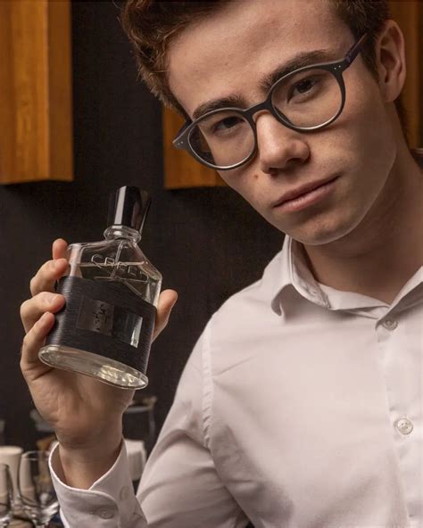 Matheus Ueta Revista Olfato