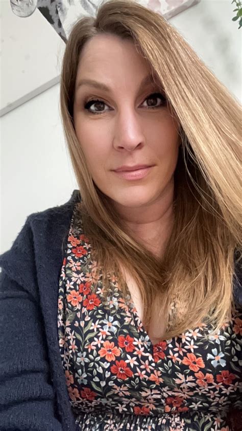 Why Are So Many Women And Men Less Frequently Still Using Filters On Their Pictures I