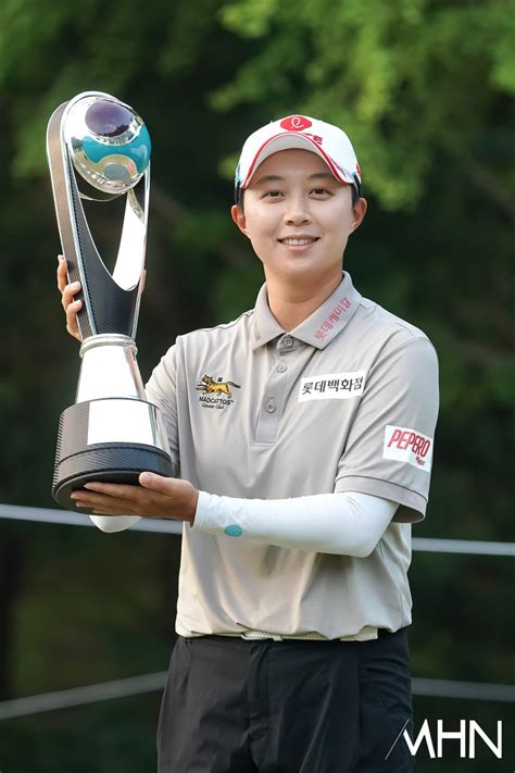 Mhn포토 김효주 2년 연속 우승 트로피 번쩍 Mhn포토 김효주 2년 연속 우승 트로피 번쩍