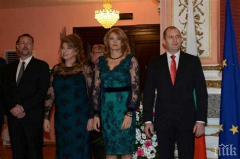 САМО В ПИК И РЕТРО Деси Радева съсипа президента Информационна агенция ПИК