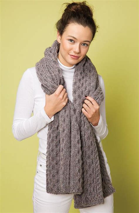 Объемный шарф с косами спицам — схемы с описанием для вязания спицами и крючком