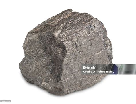 흰색 배경에 고립 된 철 광 석 철 광 석은 금속 철을 경제적으로 추출할 수 있는 암석과 광물입니다 광물질에 대한 스톡 사진 및 기타 이미지 Istock