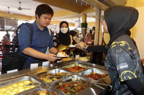 200 Murid Dun Duyong Terima Bantuan Persekolahan