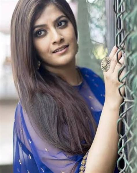 என் அப்பாவால தான் அந்த ஹிட் படங்களில் நடிக்க முடியாமல் போனது வரலட்சுமி சரத்குமாரின் வைரலாகும்