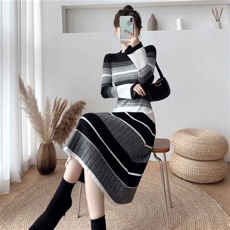 제이스타일 가을 겨울 여성용 코트가 달린 니트 드레스 새로운 중간 길이의 A 라인 슬리밍 바닥 스웨터 스커트