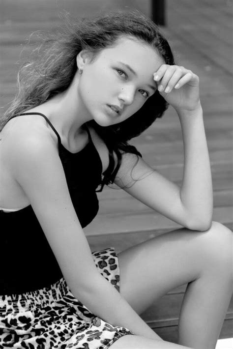 Country Girl Management Mia