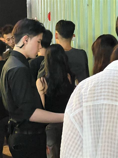 不知道怎麼形容現在的心情 真的人生第一次被罵哭欸 想請問我的身分證到底有什麼問題 我不管辦什麼證件都是用這張身分證 之前去也都沒問題 就今天遇到這個男生 他看了我的證件很久 我跟他說我可以背