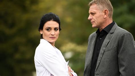 Не пада по гръб Диана Димитрова отговори на Вергов с нови СНИМКИ как е била ударена Галерия