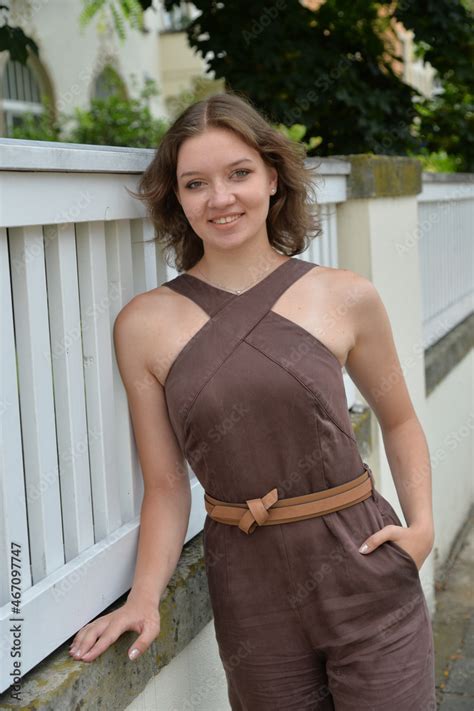 Frau Jung Erfolgreich Geschäfstfrau Busy Business Outfit Hosenanzug