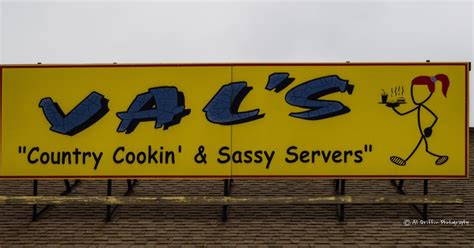 Our Eyes Upon Missouri Vals Country Cookin And Sassy Servers Laurie Mo