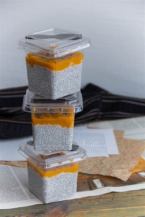 간단한 재료 건강 식품 건강한 간식 건강한 식생활 글루텐 프리 디저트 레이어드 디저트 망고 망고 퓨레 미니멀리스트 음식 비건 채식 비타민 비타민 C