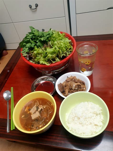 돼지고기 제육볶음 And 김치 두부 콩나물국