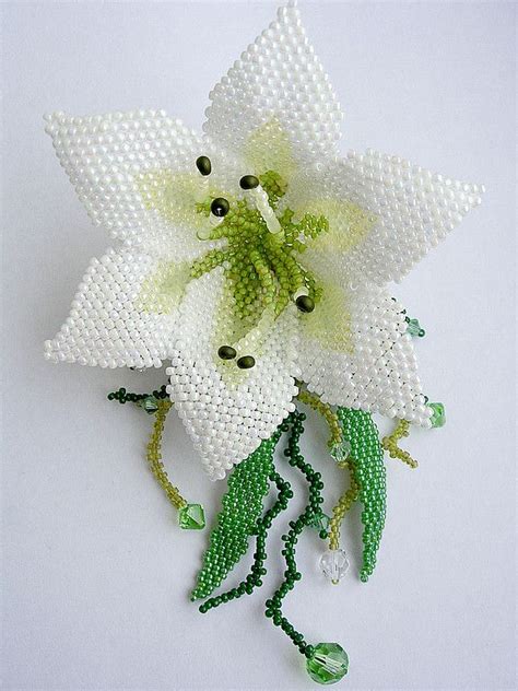 Брошь Лилия Образцы украшений из бисера Вышитые крестиком цветы