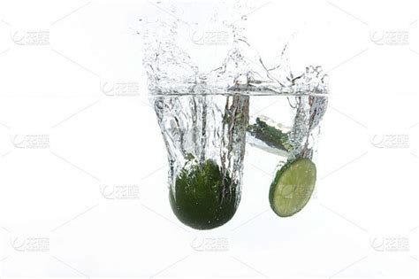 酸橙掉进水里 酸橙掉进水里