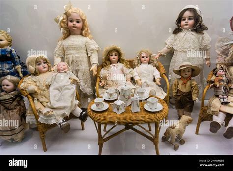 Sala De Mu Ecas Antiguas Stock Photo Alamy