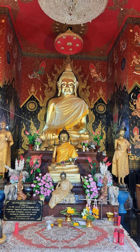 Thailand หลวงพ่อพระชีว์ หรือที่เรียกกันอีกนามหนึ่งว่า หลวงพ่อประจี ถือเป็นพระพุทธรูปคู่บ้านคู่