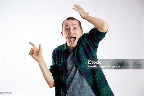 남자의 얼굴에 행복한 감정 자신과 함께 기뻐 행복 한 사람 개념에 대한 스톡 사진 및 기타 이미지 개념 긍정적인 감정 표현 남성 Istock
