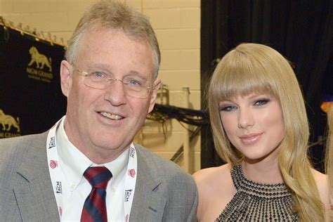 Taylor Swifts Dad Scott Recovering After Undergoing Heart Surgery