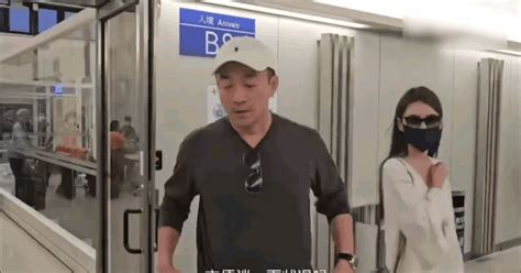 비 흠뻑 맞으며 걸어가구준엽 아내 서희원 비보후 前남편 근황 전해져