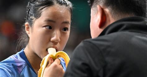 ‘바나나 먹방 난리 나더니…‘삐약이 신유빈 바나나맛우유 모델로 모델료 ‘기부도