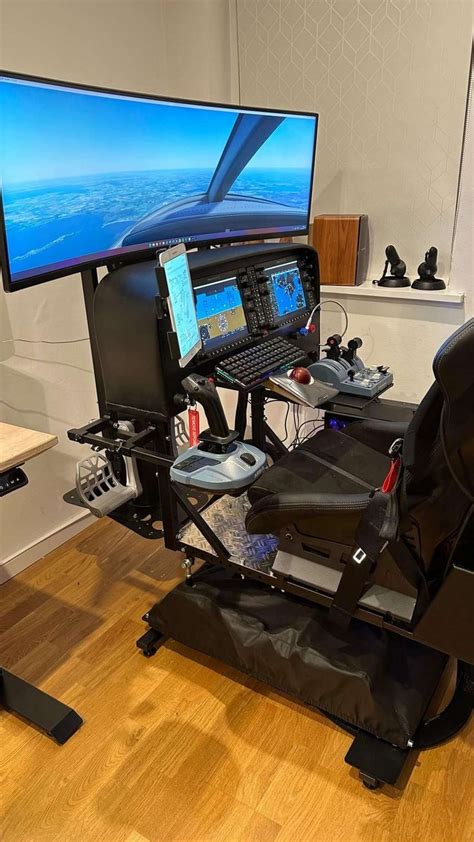 Flight Simulator Cockpit Setup With Dual Monitors