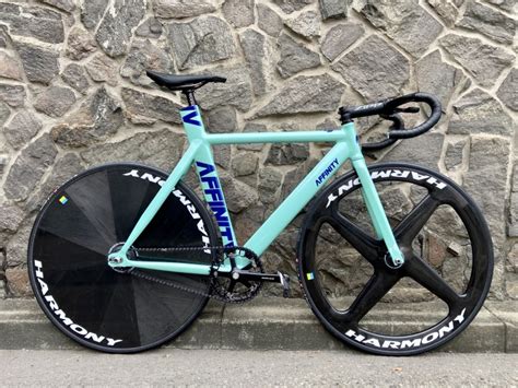 어피니티 키세나 트랙 프레임셋 하모니 카본 트랙 휠셋 애런 체인링 시마노 듀라에이스 트랙 크랭크셋 Zipp 프로 탐슨 컴포넌트