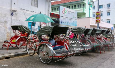 Becak Vintage Tua Atau Becak Roda Tiga Dan Beca Foto Stok Unduh