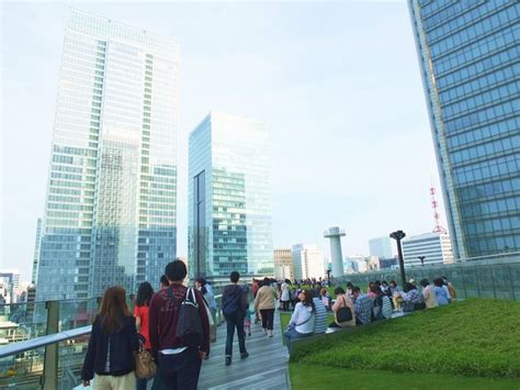 ชมสถานีโตเกียวบนสวนลอยฟ้า Kitte Garden