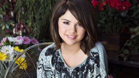 셀레나 고메즈 Hd Wallpaper머리헤어 스타일아름다움흑발미소 85203 Wallpaperuse