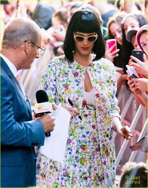 Full Sized Photo Of Katy Perry Miley Cyrus Kiss Tongue Infamous 08