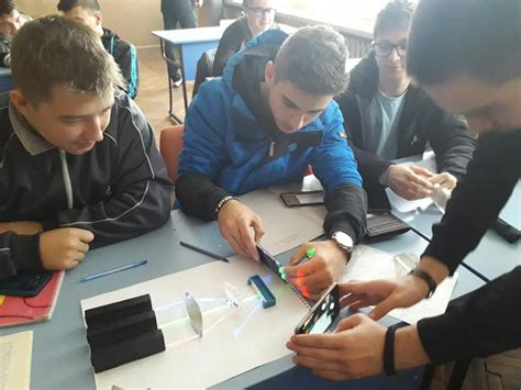 В час по Физика и астрономия Xi клас