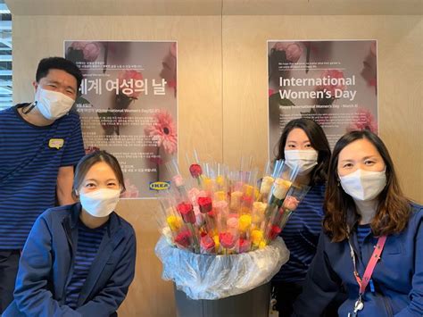 지난 세계 여성의 날을 코워커들과 함께 기념했어요 Ikea는 성별간 임금 격차의 해소와 더불어 여성과 남성의 관리자 비율 또한