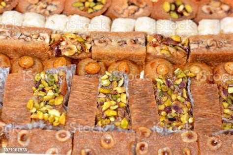 아랍 과자 요리 중동 시리아 이집트 터키 디저트 라마단 전통 디저트 바스보사 코나파 바클라바 세케르파레의 맛있는 컬렉션 0명에 대한 스톡 사진 및 기타 이미지 Istock