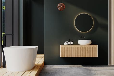 쪽모이 세공 마루와 콘크리트 바닥 흰색 세면대 원형 거울 흰색 욕조 내부 식물 녹색 벽이 있는 현대적인 욕실 인테리어 현대적인 가구를 갖춘 미니멀한 욕실 숲 전망 3d